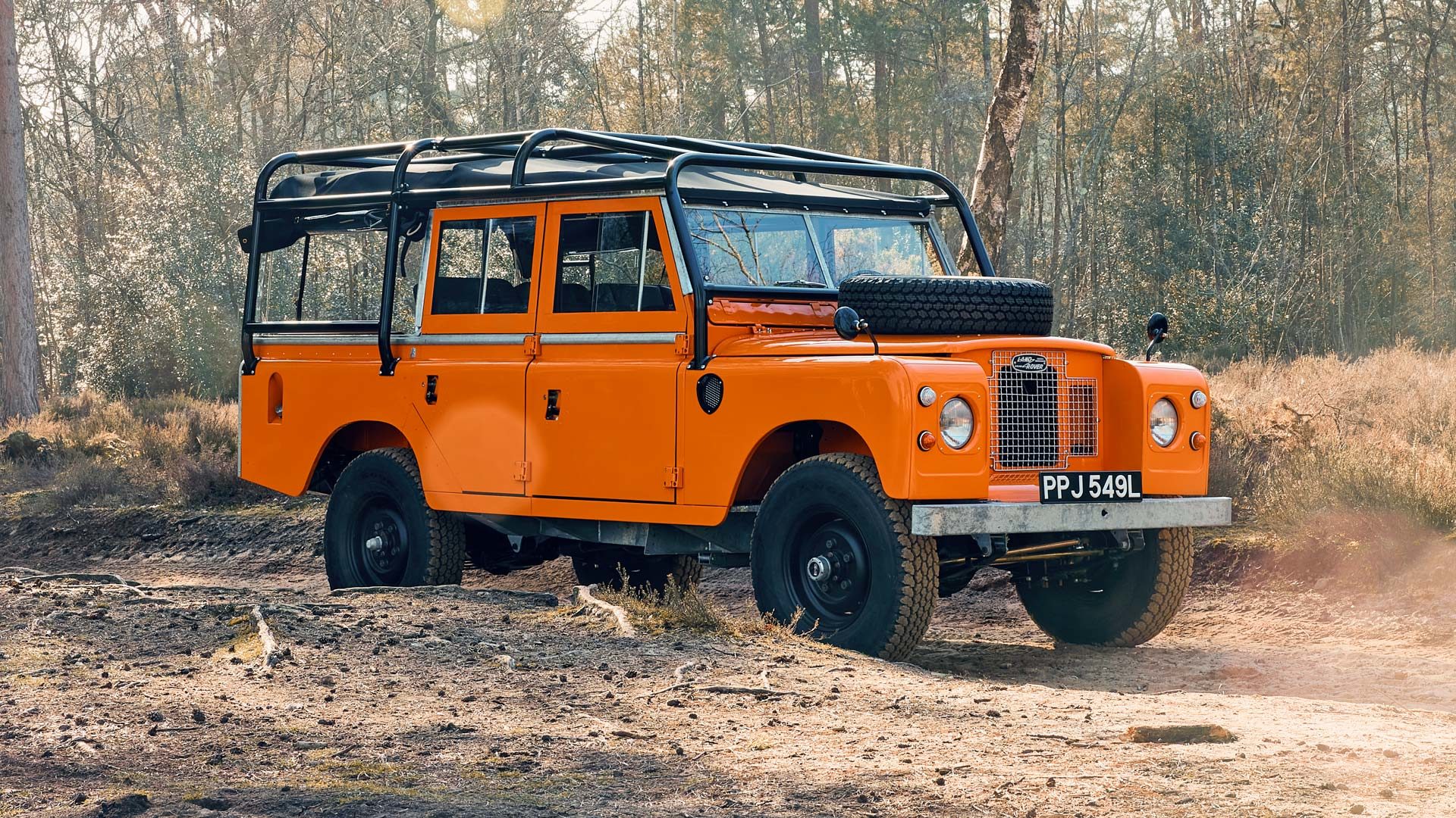 Культовий позашляховик Land Rover перетворили на яскравий рестомод ...