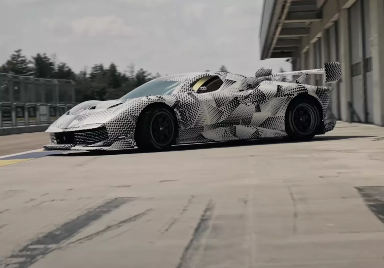 Компанія Ferrari показала свій ексклюзивний суперкар Kc23 T4