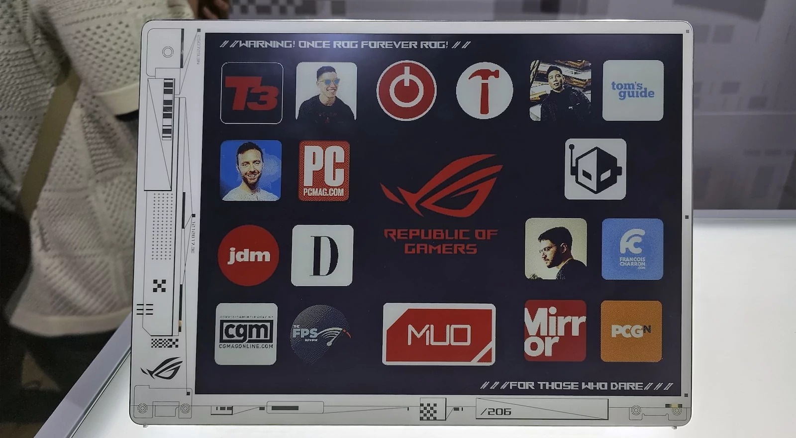 ASUS представила незвичайний подвійний ноутбук з E-Ink - T4 - сучасні ...